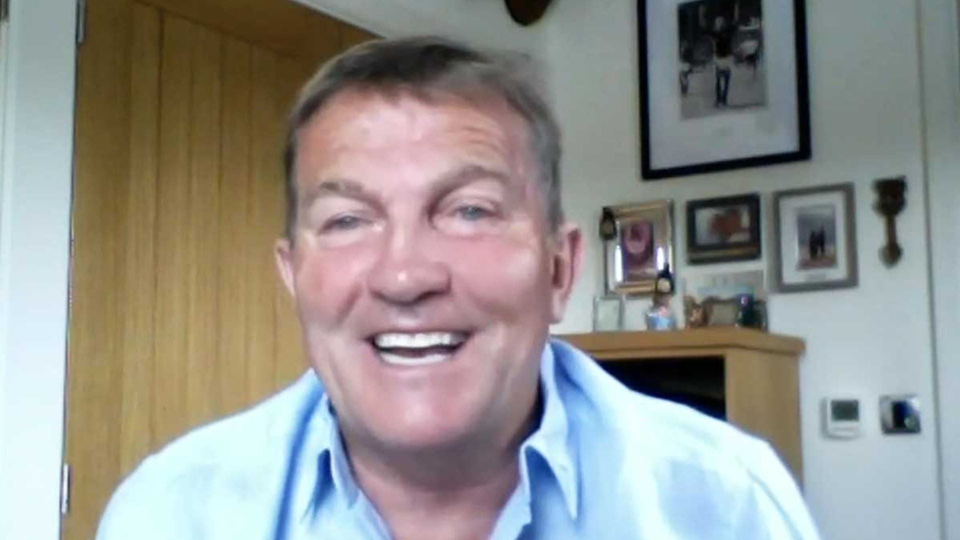 Bradley Walsh films rare video inside stunning £2.5million home - watch ... Bradley Walsh films rare video inside stunning £2.5million home - watch ...
