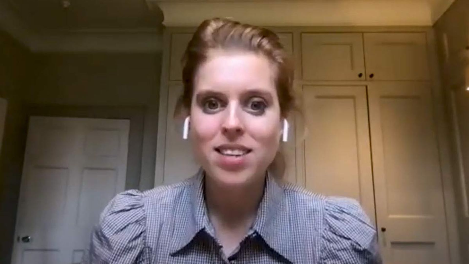 Princess Beatrice debuts chic bedroom at home with Edoardo Mapelli ...