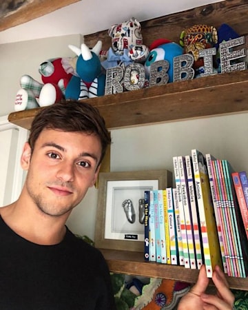 Tom Daley's rustic family flat is filled with Olympic tributes - see ...