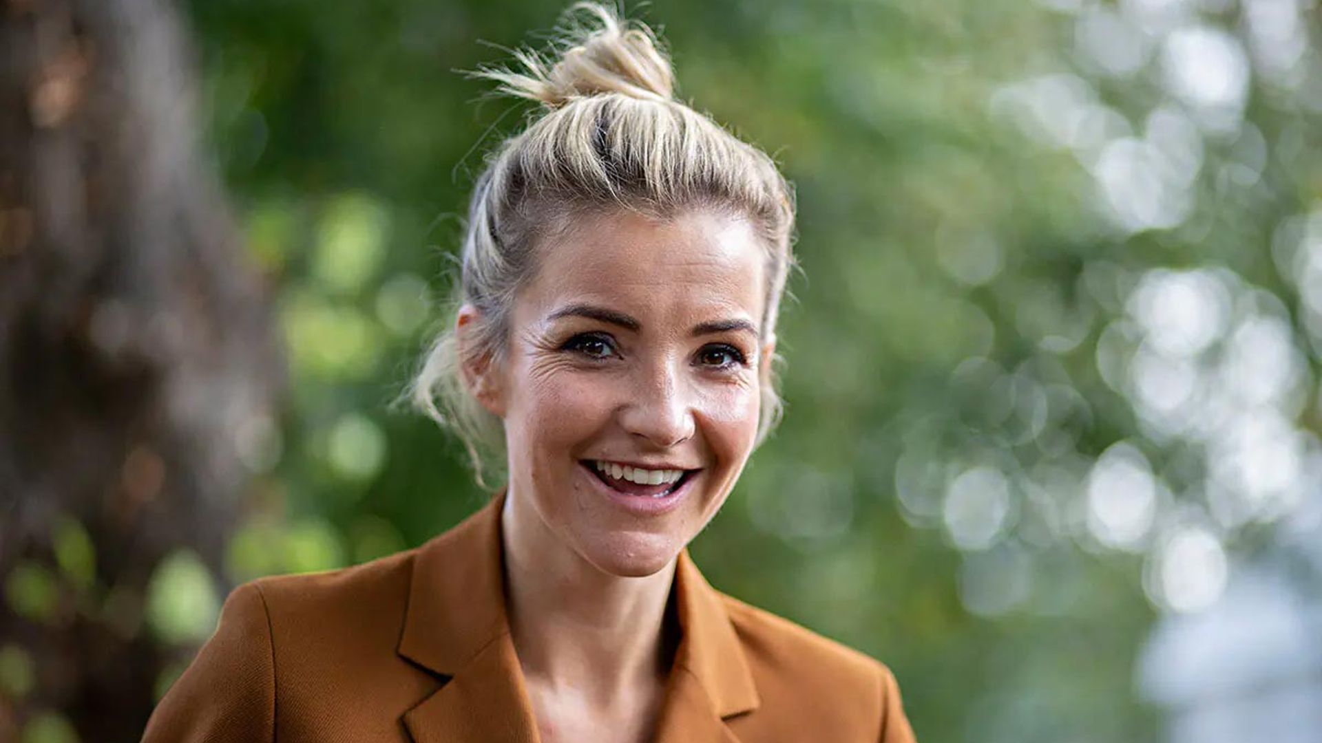 Helen Skelton reveals beautiful garden in sweet snap with baby Elsie ...