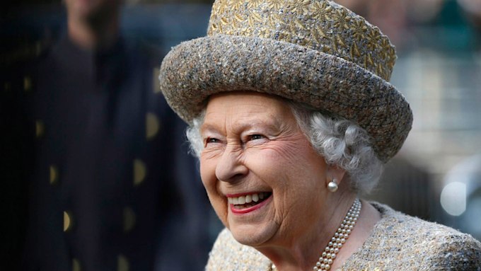 The Queen unexpectedly leaps inside Balmoral Castle in unearthed photo ...
