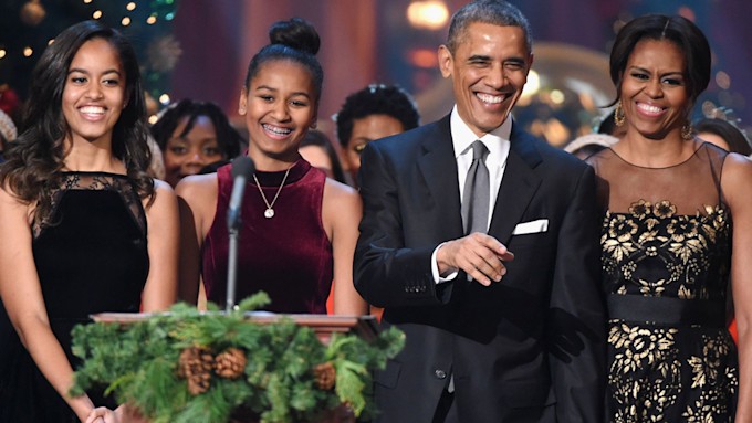 Sasha and Malia Obama look so different in rare photo inside family's ...