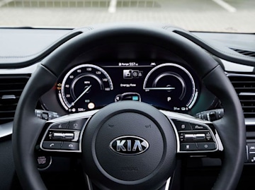 KIA XCeed review: we test drive the sporty compact car on a trip to ...