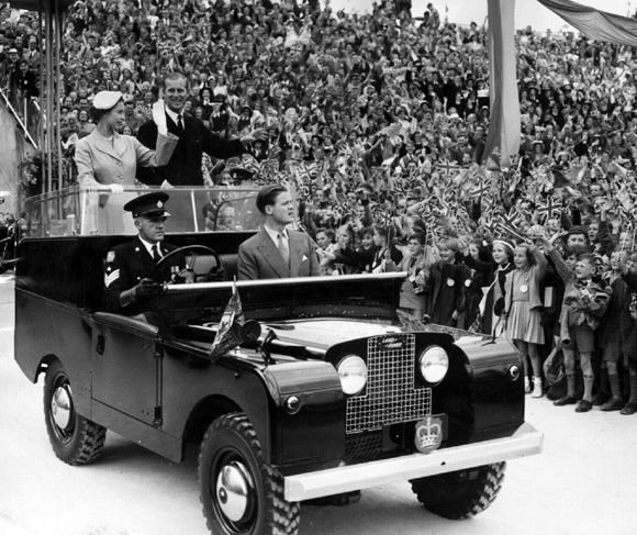 Queen Elizabeth II visits Australia | HELLO!