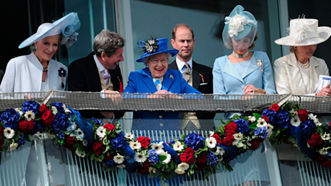 Diamond Jubilee: Queen arrives for the Epsom Derby | HELLO!