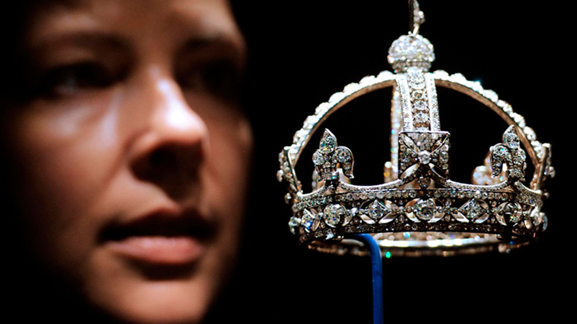 Queen's diamonds to go on display | HELLO!