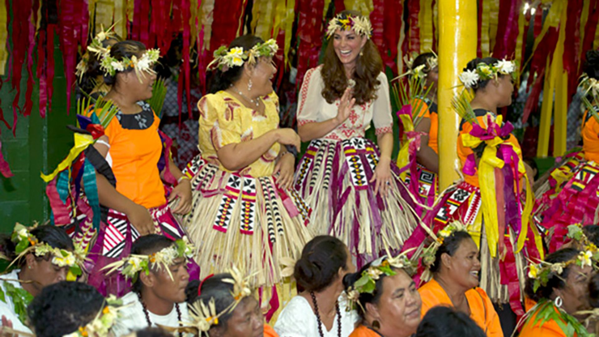 William and Kate South East Asia Tour: Kate dances during welcome ...