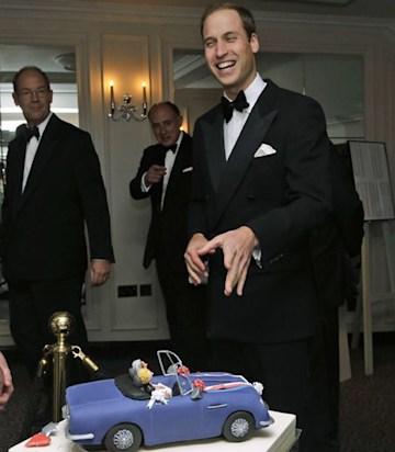 Prince William presented with cake recreating scene from his wedding ...