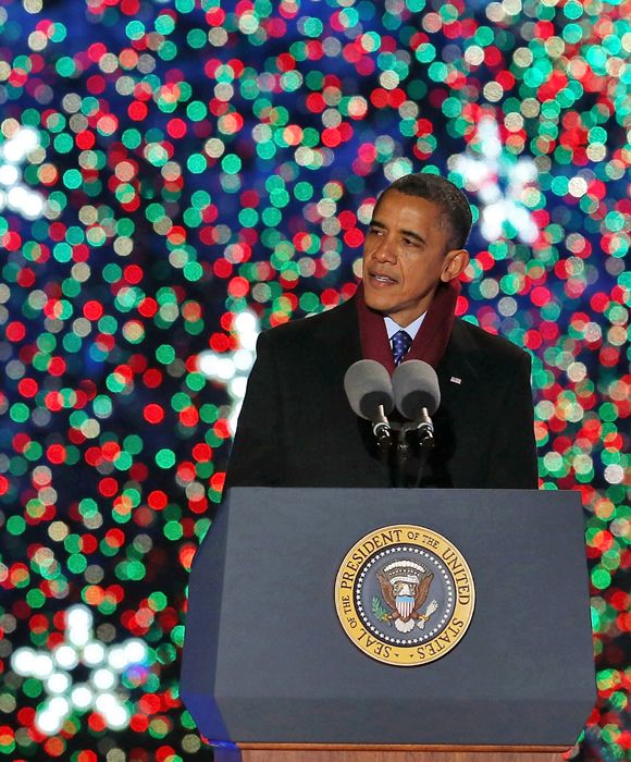 Barack Obama and his family switched on the national christmas tree ...