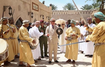 Prince Charles Middle East tour: The Prince dances in traditional Omani ...