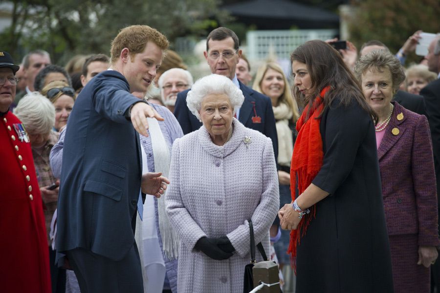 Queen leads royal party attending the Chelsea Flower Show | HELLO!