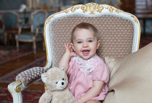 Princess Madeleine shares new photo of Princess Leonore on her first ...