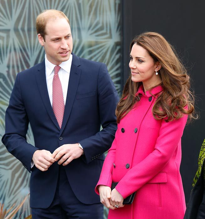 Royal Baby: Police guards arrive as Kate Middleton goes into labour ...