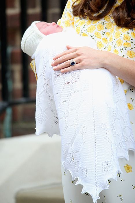 Prince William and Kate Middleton: The royal couple present their baby ...