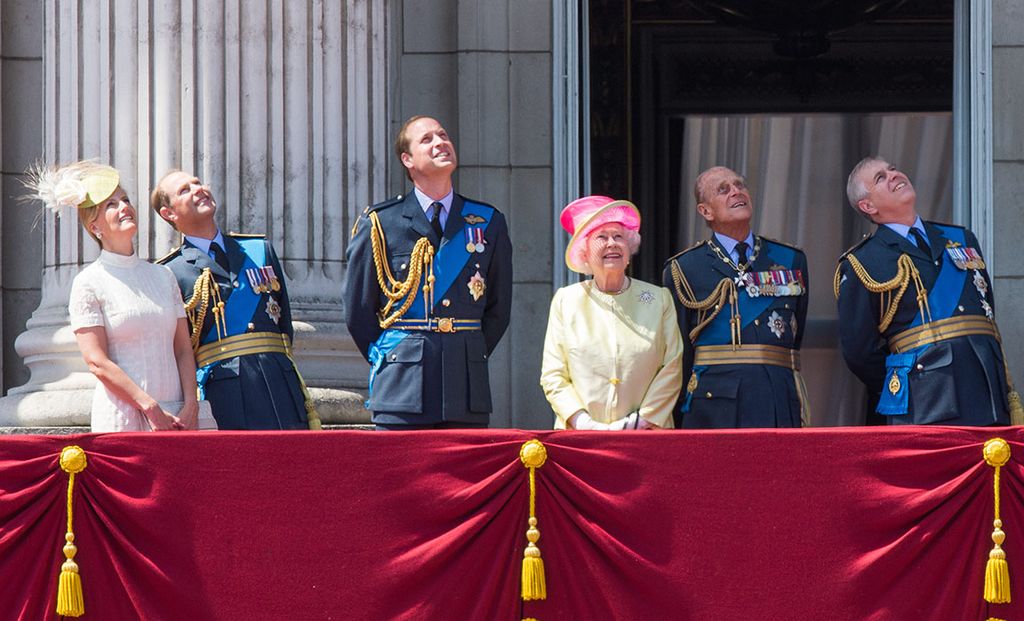 The Queen watches commemorative Battle of Britian flypast | HELLO!