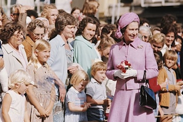 What's inside the Queen's handbag and why is it so significant? | HELLO!