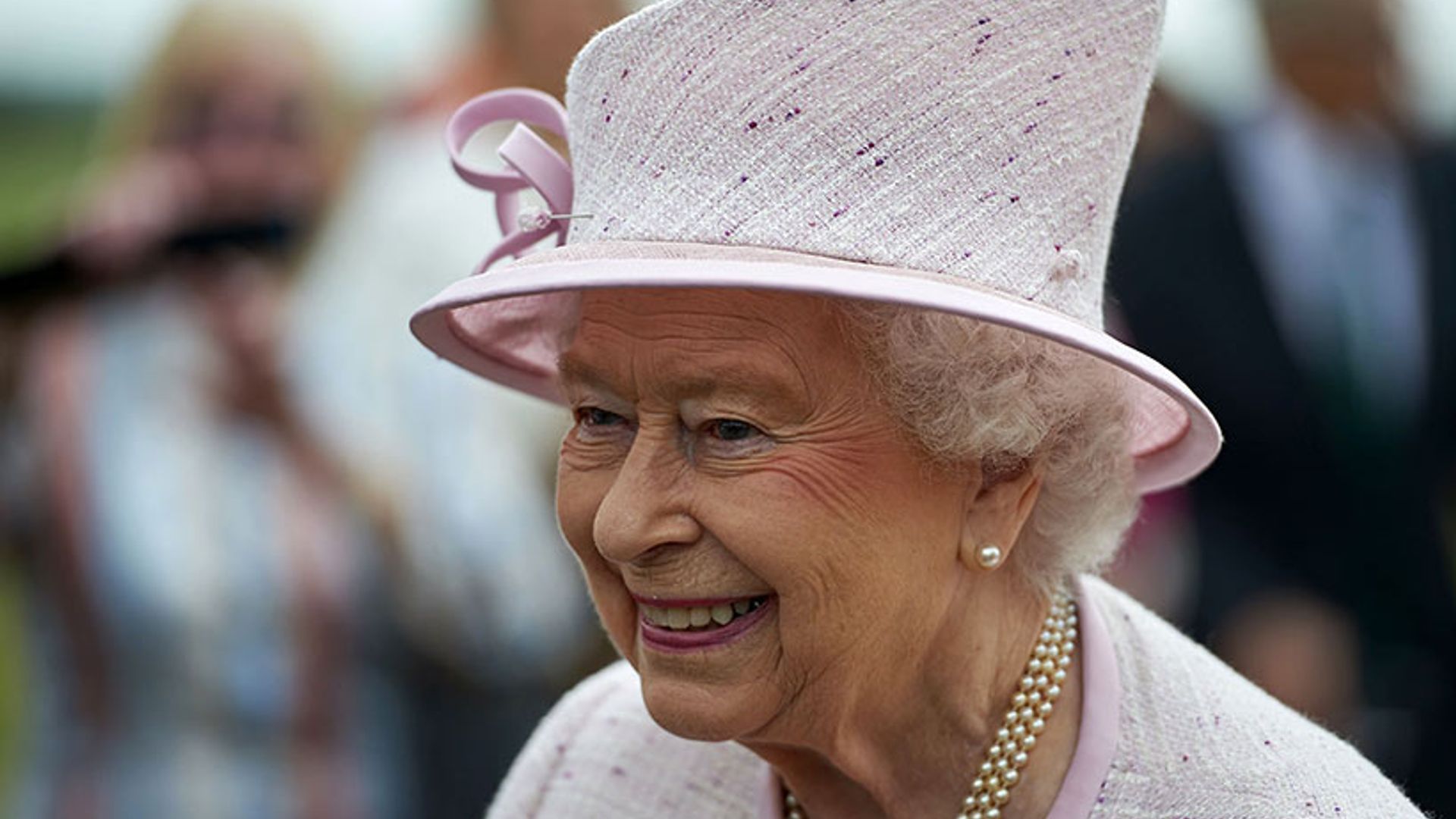 The Queen shocks locals by visiting Scotland pub for dinner | HELLO!