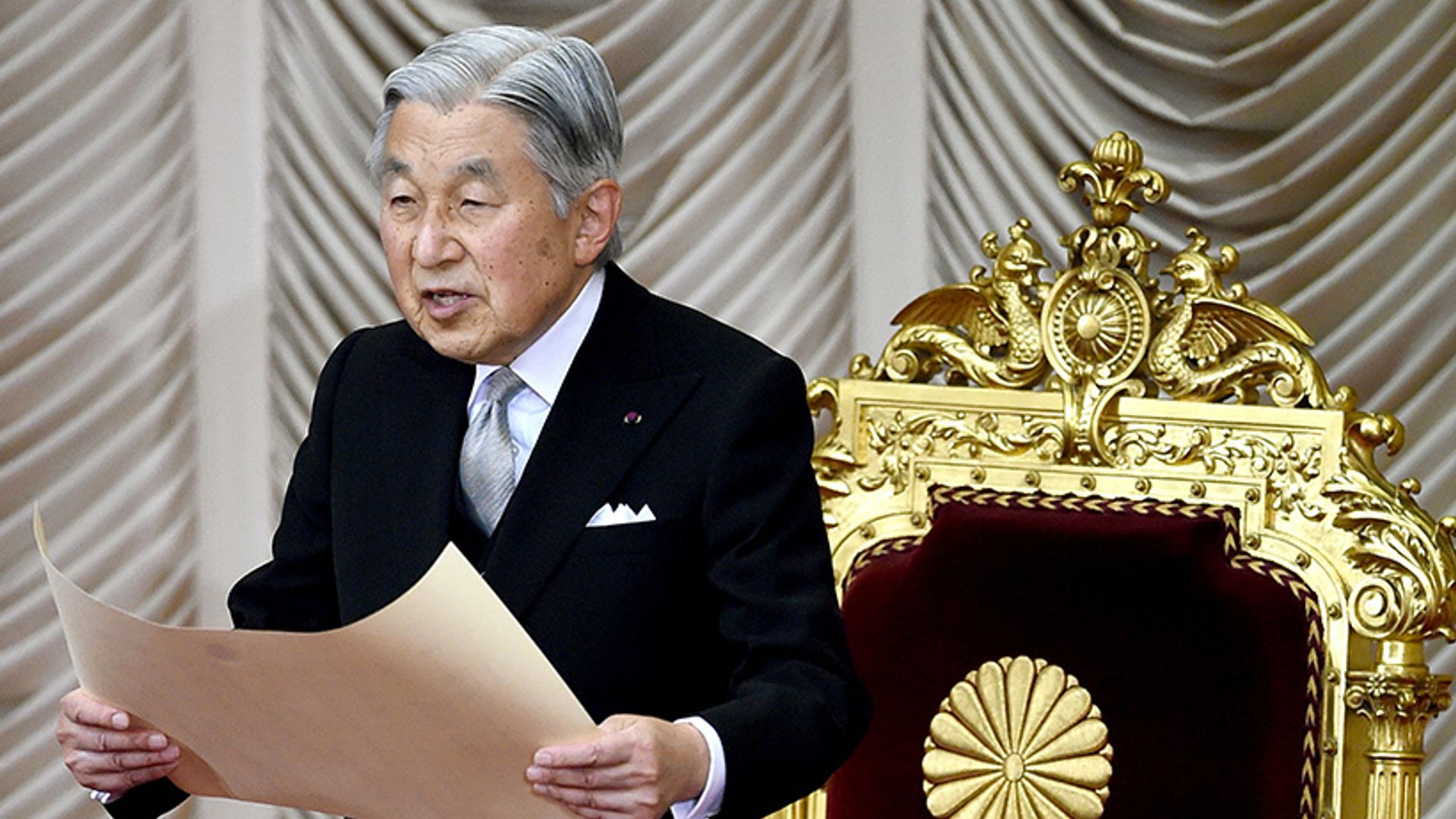 Emperor Akihito of Japan hints at wish to abdicate | HELLO!