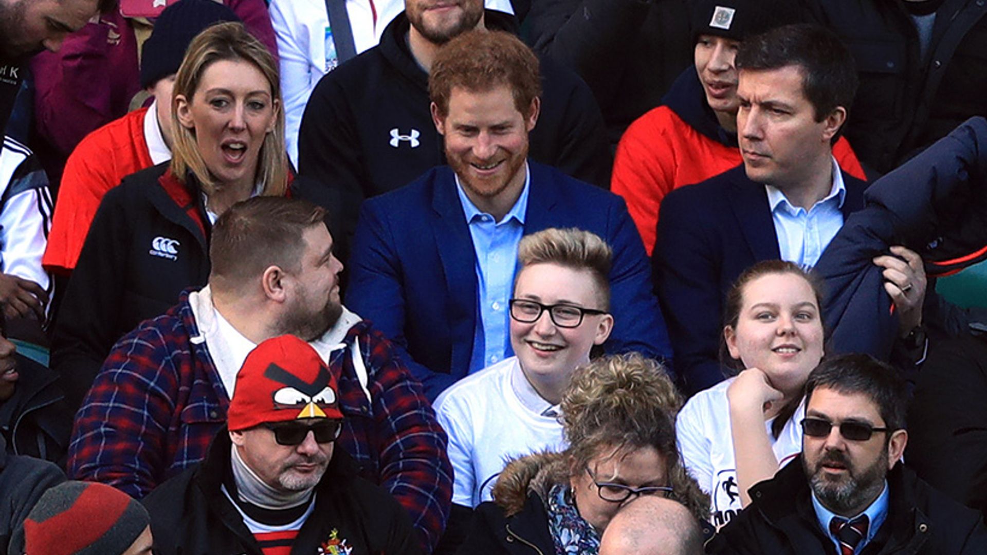 Prince Harry surprises rugby fans at England training | HELLO!