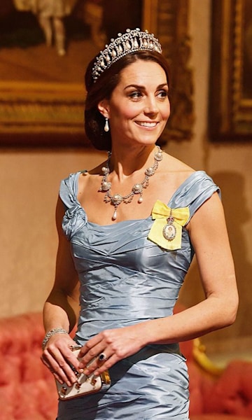 The meaning behind the blue sash Kate Middleton wore to the Diplomatic ...