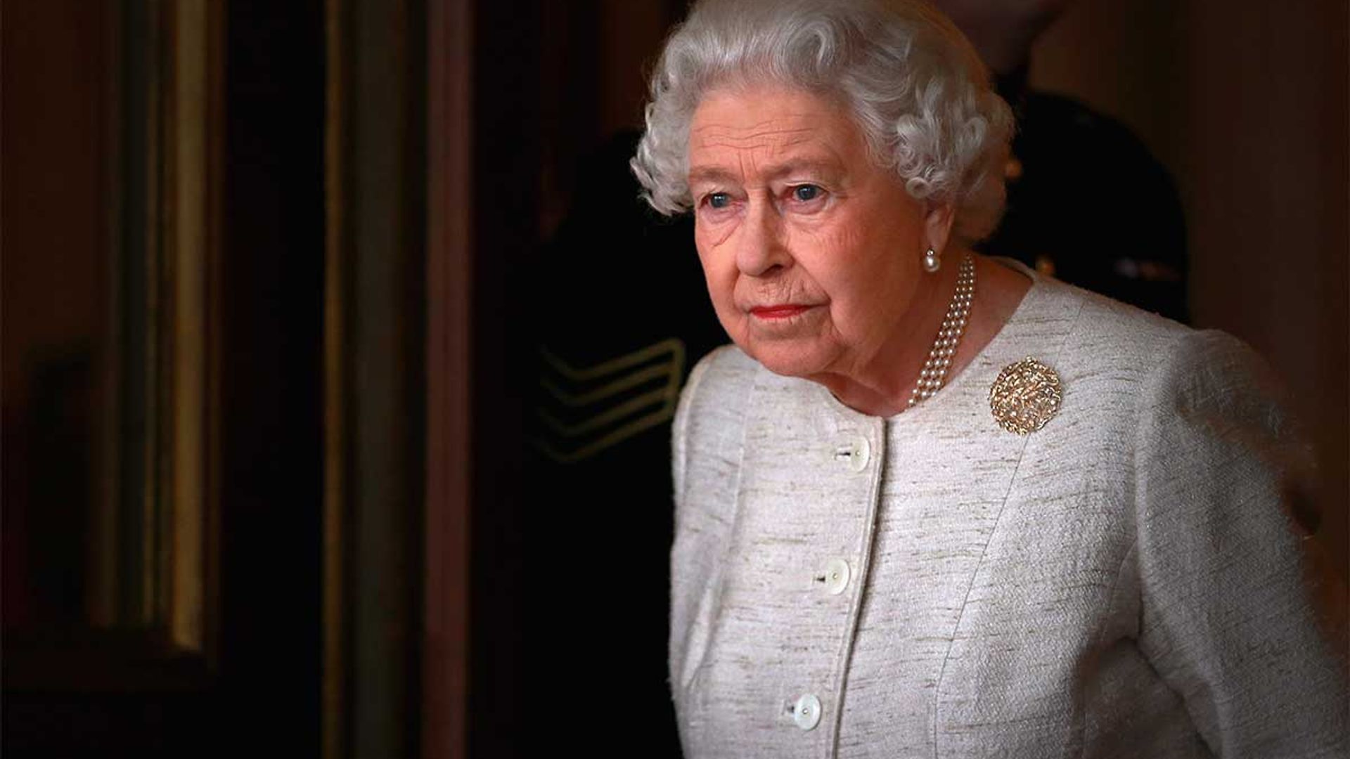 The Queen sends message of support to UK during coronavirus pandemic ...