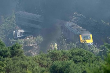 The Queen releases heartbreaking statement following Stonehaven train ...