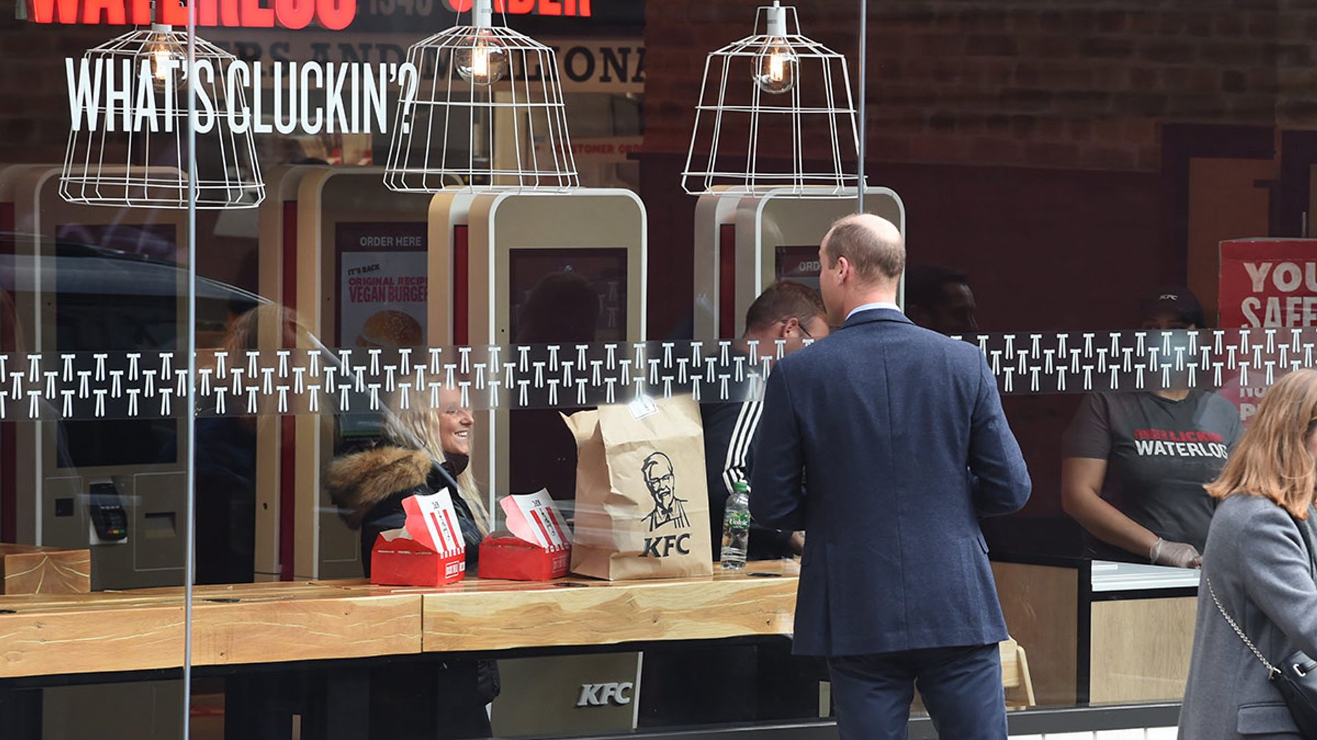 Prince William STUNS diners as he is spotted eyeing up KFC! See photos ...