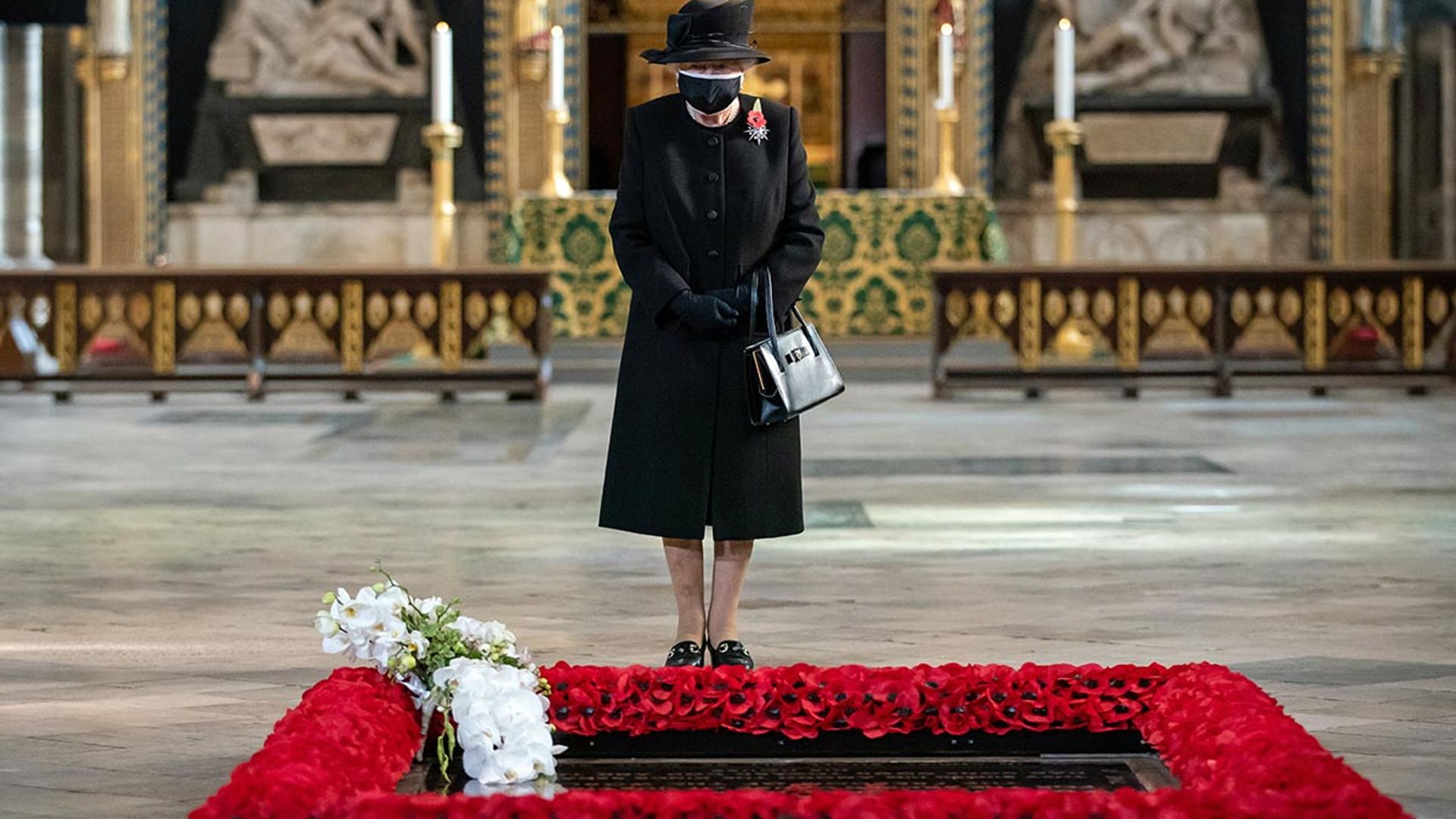 The Queen wears a face mask in public for the first time at Westminster ...