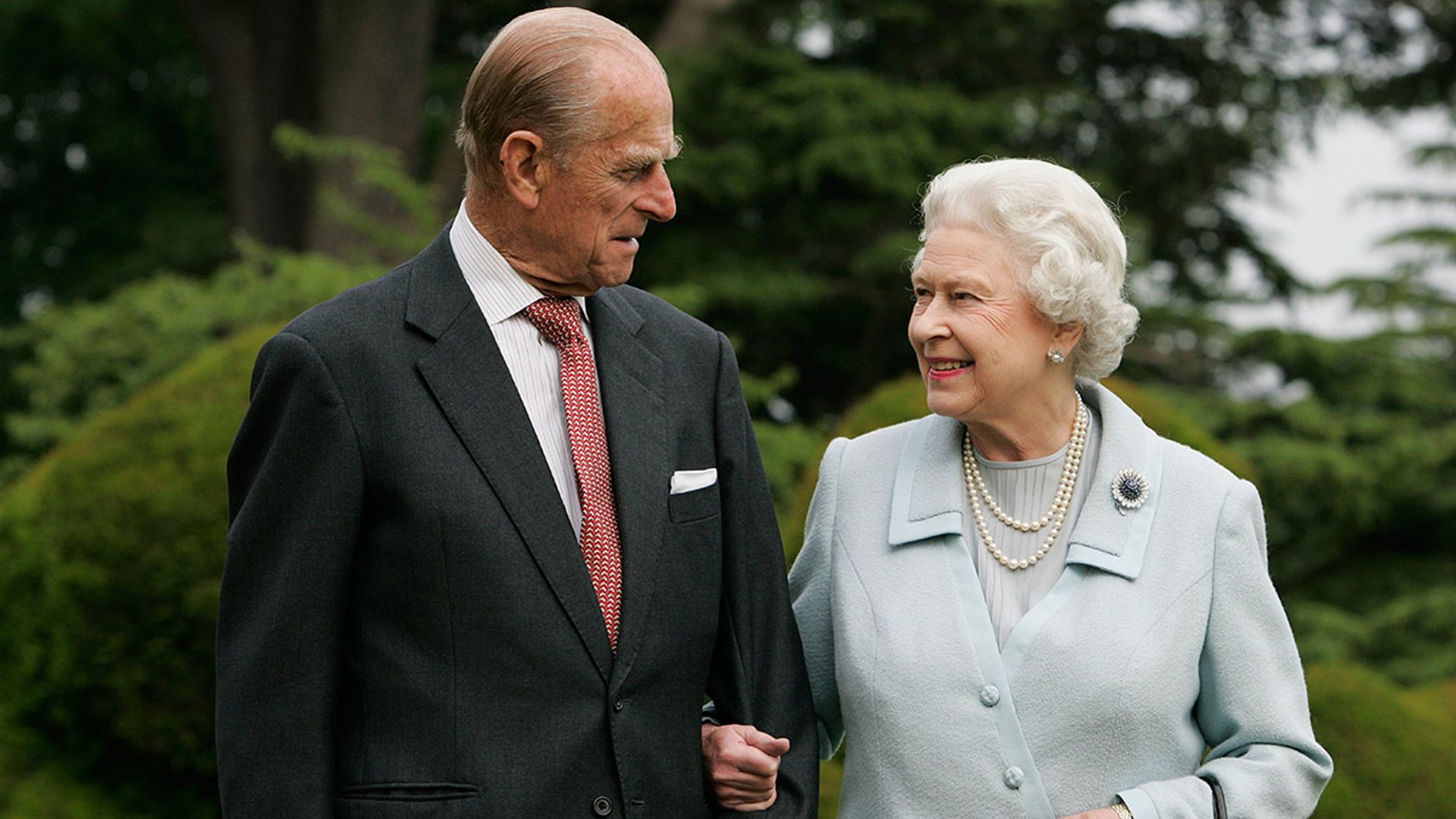 The Queen's secret message to beloved Prince Philip in funeral wreath ...