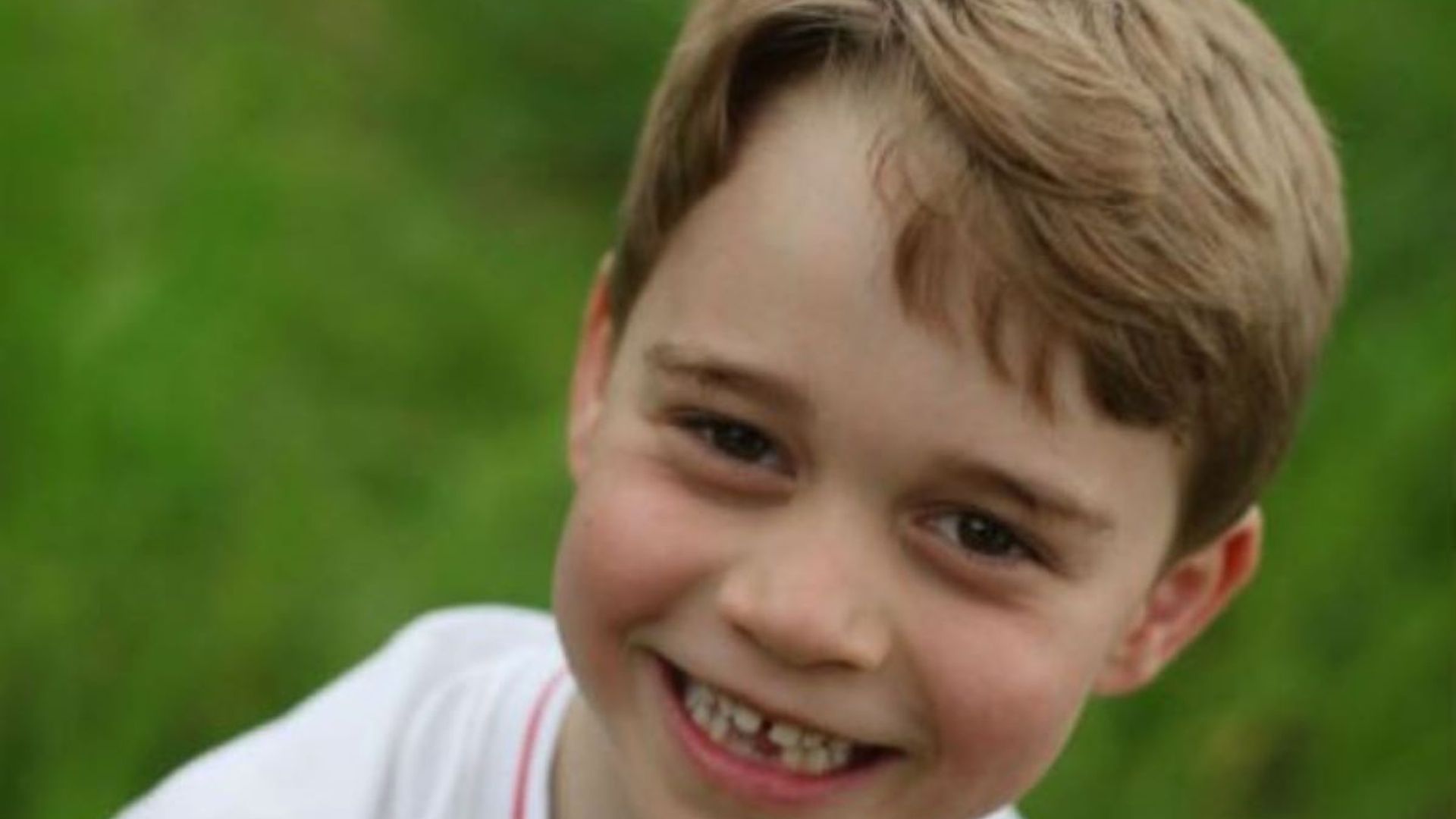 Kate Middleton's son Prince George in his England football kit is ...