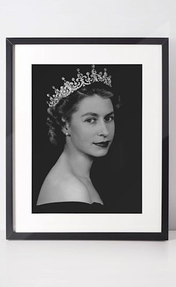 Queen Elizabeth Memorabilia & Collectibles: From Harrods shopper to ...