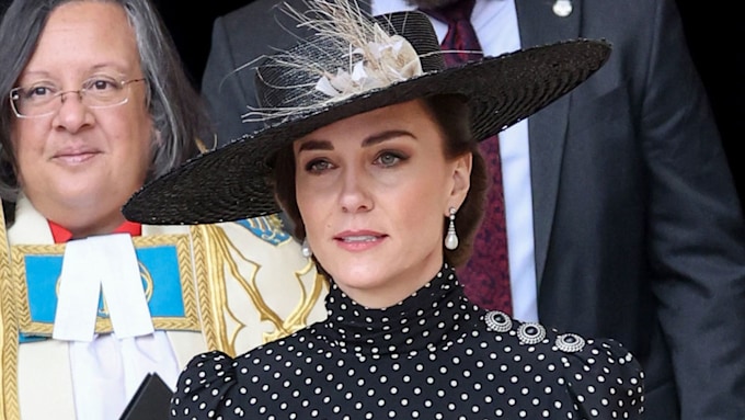 Kate Middleton's discreet curtsy to the Queen you didn't notice - watch ...