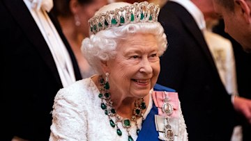 The Queen offers incredible 'once in a lifetime' opportunity to royal ...