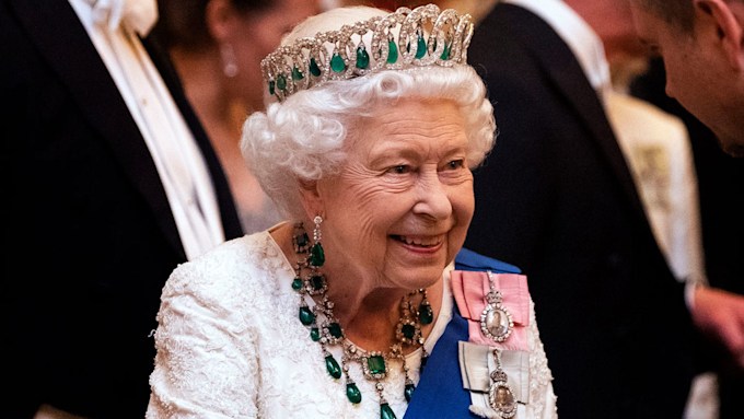 The Queen offers incredible 'once in a lifetime' opportunity to royal ...