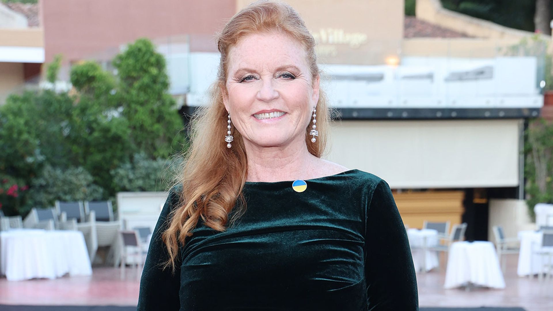 Sarah Ferguson stuns in figure-hugging velvet and silk dress as she ...