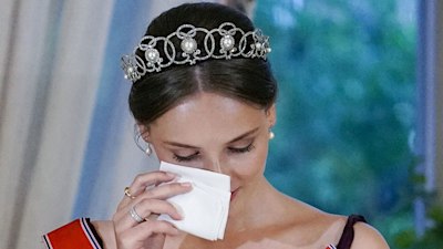 Princess Ingrid Alexandra makes dazzling tiara debut in new 18th ...