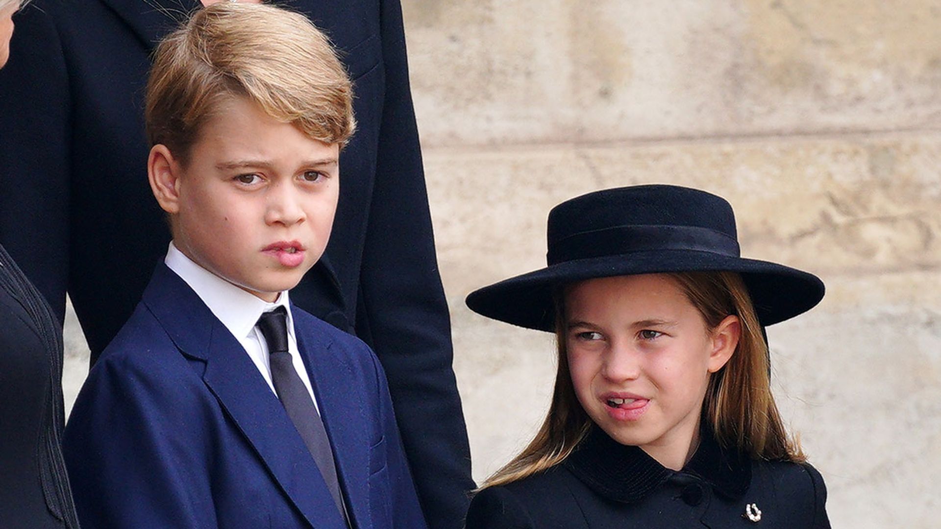 Princess Charlotte tells Prince George to bow to the Queen's coffin ...