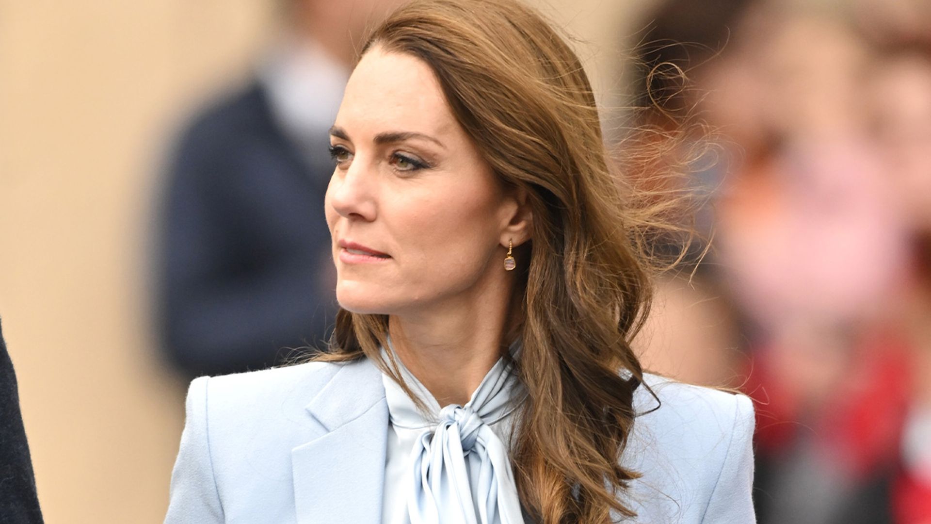 Kate Middleton heckled during walkabout in Northern Ireland - watch ...