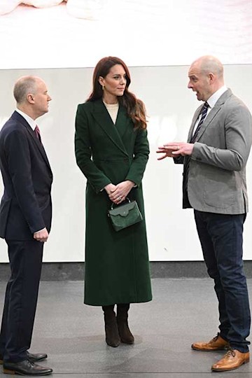 Kate Middleton goes solo for very special trip to Leeds - best photos ...