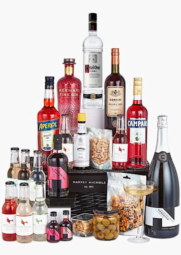 6 best cocktail hampers for Christmas 2022: From M&S to Harvey Nichols ...