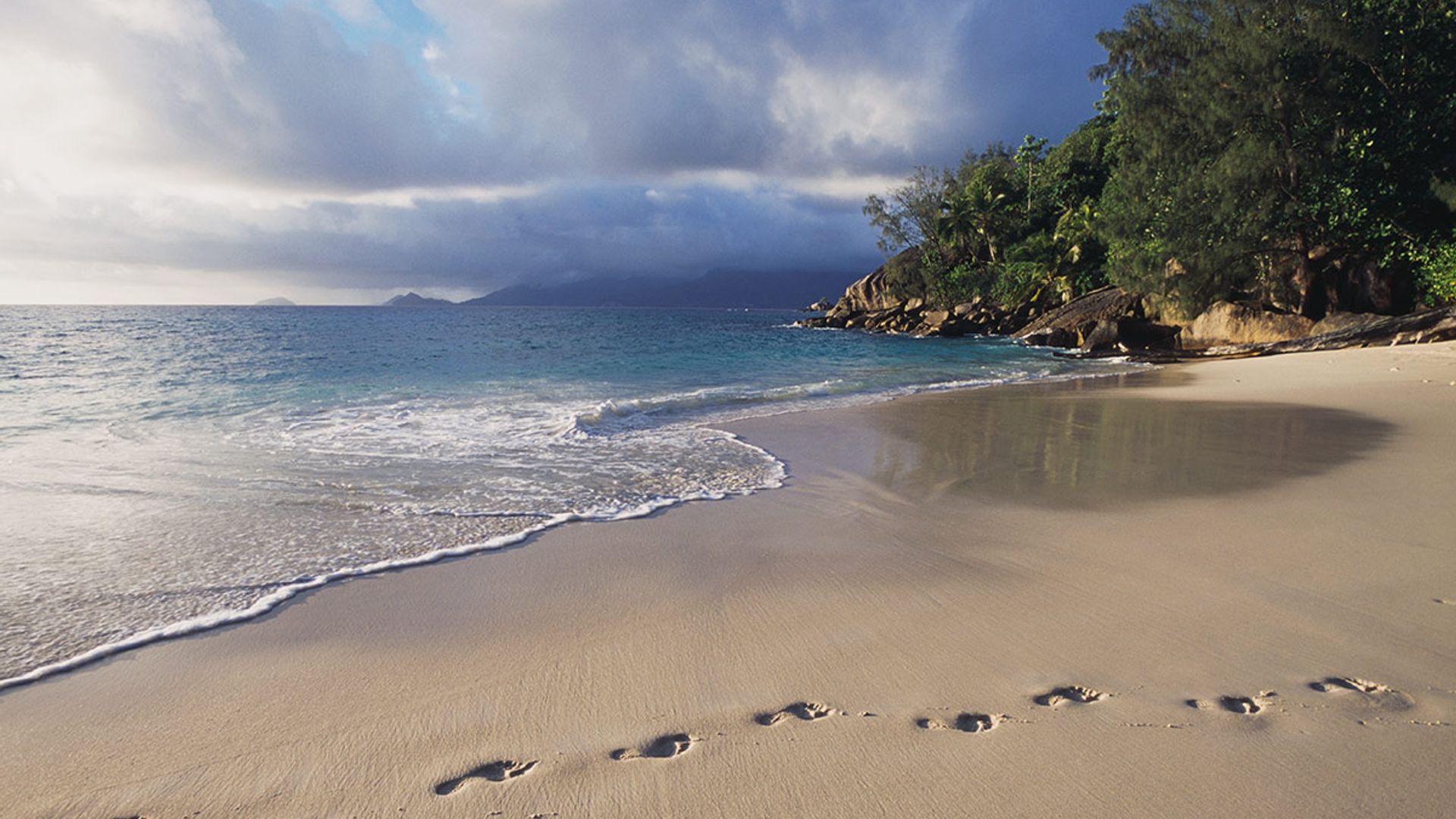 6 ways you can be an ocean eco-warrior on holiday | HELLO!