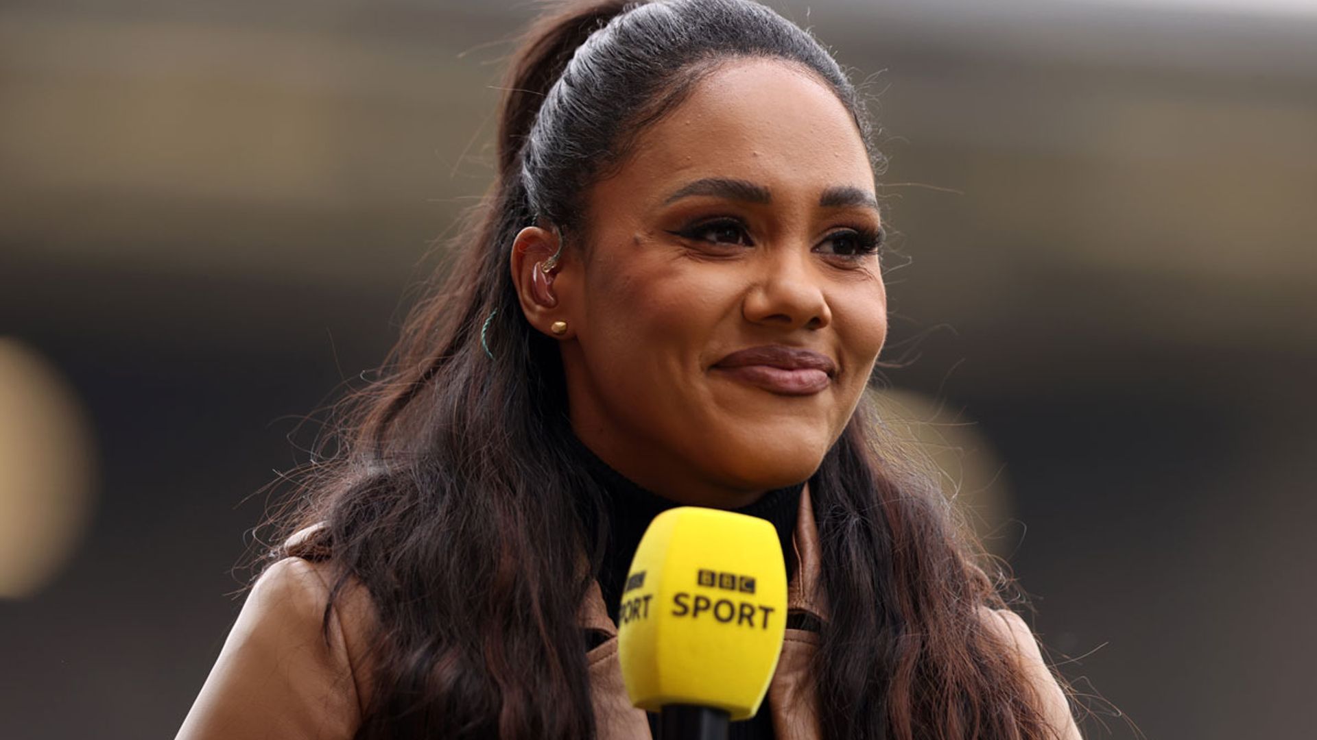 Alex Scott Shows Off Her Athletic Figure In Black Bikini On Secret Holiday Hello
