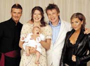 JAMIE OLIVER INJURES FOOT AFTER BUYING BECKHAM BOOTS | HELLO!