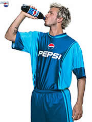 Becks more 'pop'-ular than ever | HELLO!