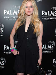 Casino girls Avril and Nicky bet on black | HELLO!