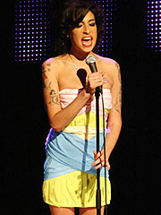 Amy's dad on hand as troubled singer returns to the stage | HELLO!