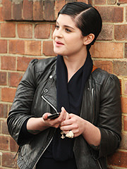 Fresh-faced Kelly checks out Coldplay's latest at one-off | HELLO!