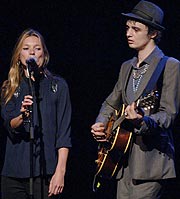 Pete pays on-stage tribute to his 'fiancée' Kate Moss | HELLO!