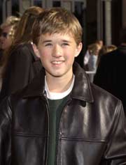 ORIGINAL CAST ATTENDS THE RE-RELEASE PREMIERE OF 'E.T.' | HELLO!