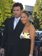 jennifer lopez, ben affleck, BEN AND JEN SPLASH OUT ON | HELLO!
